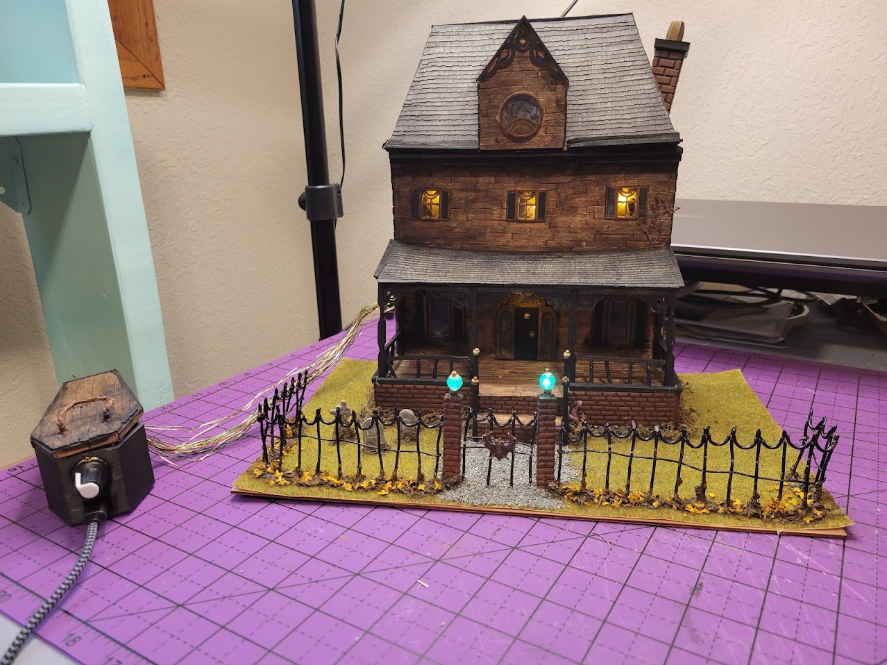 Haunted House Diorama 🌕 The Bates House Halloween Diorama